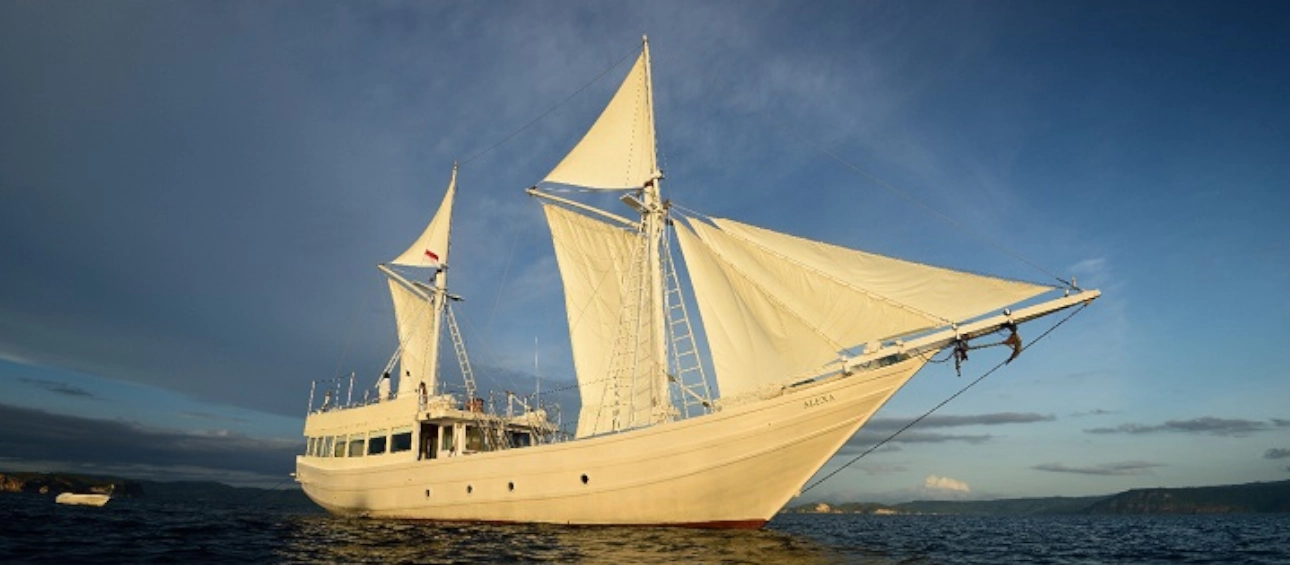Alexa Luxury Phinisi Boat Yacht Charter Komodo Island 2025 - Phinisea